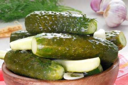 Малосольные огурцы холодным способом: 8 простейших рецептов